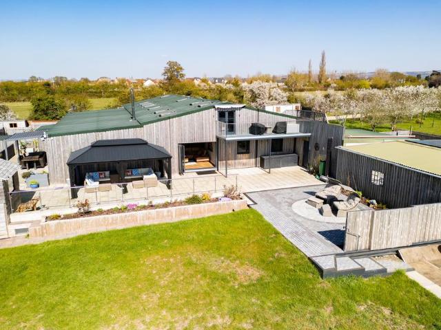 8 bedroom detached house for sale