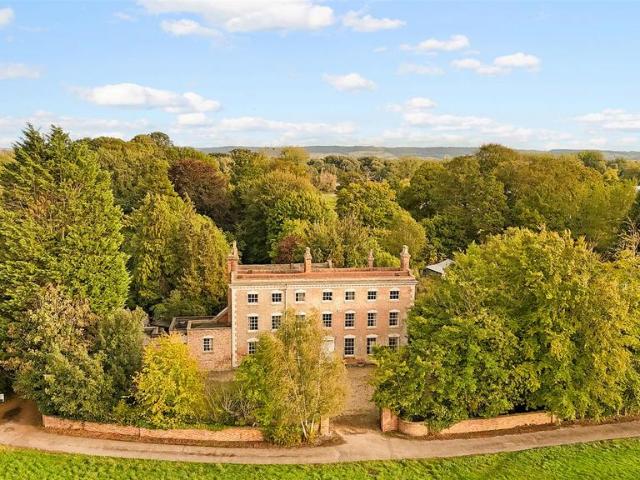 8 bedroom detached house for sale