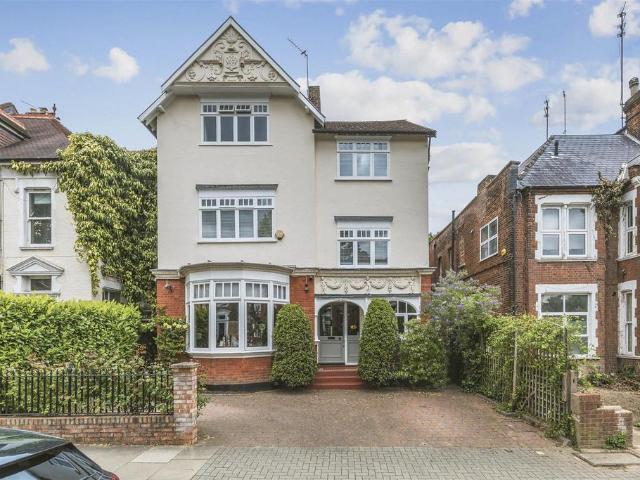 8 bedroom detached house for sale