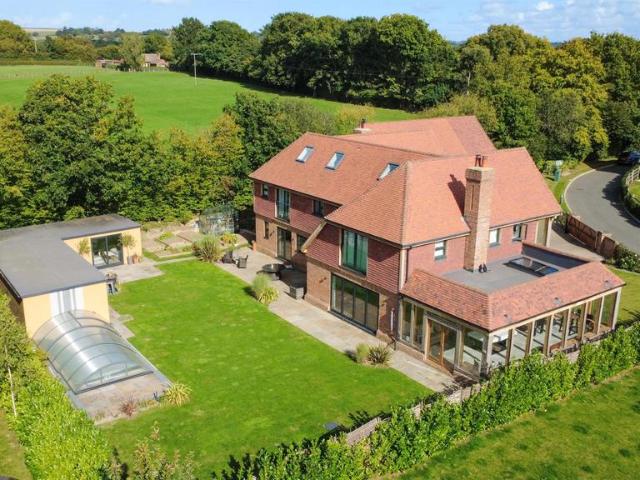 8 bedroom detached house for sale