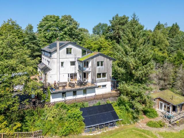 8 bedroom detached house for sale