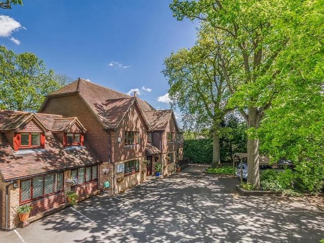 8 bedroom detached house for sale