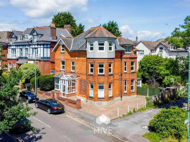 8 bedroom detached house for sale