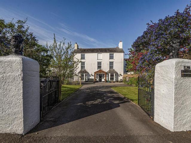 8 bedroom detached house for sale