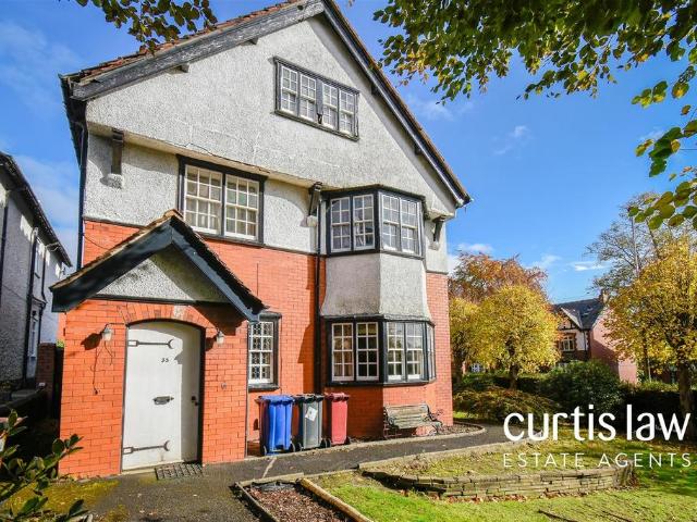 8 bedroom detached house for sale