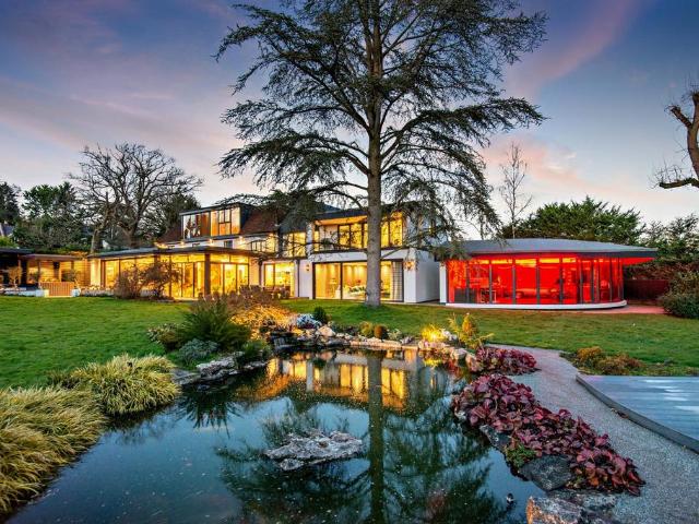 8 bedroom detached house for sale