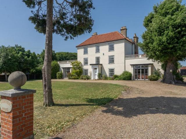 8 bedroom detached house for sale