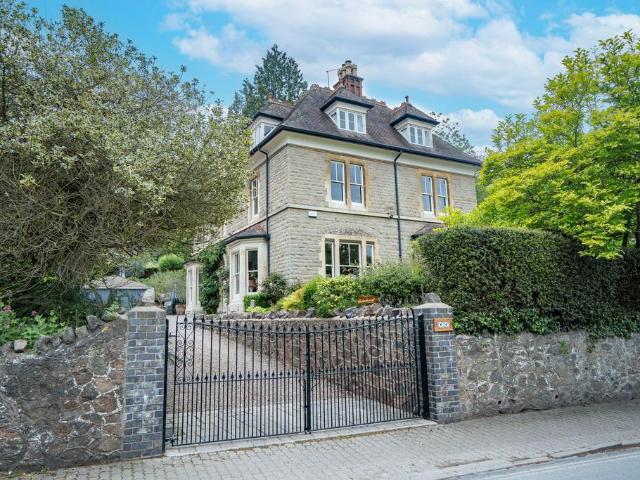 8 bedroom detached house for sale