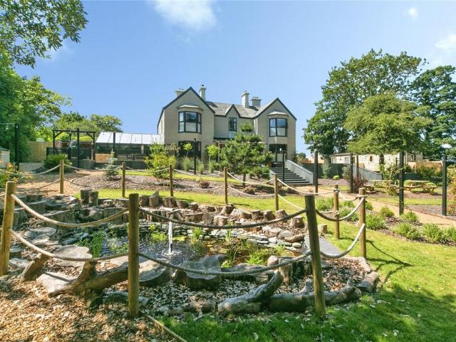 8 bedroom detached house for sale