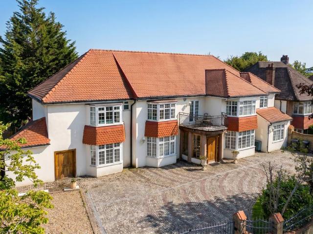 8 bedroom detached house for sale