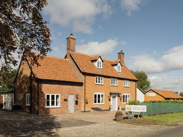 8 bedroom detached house for sale