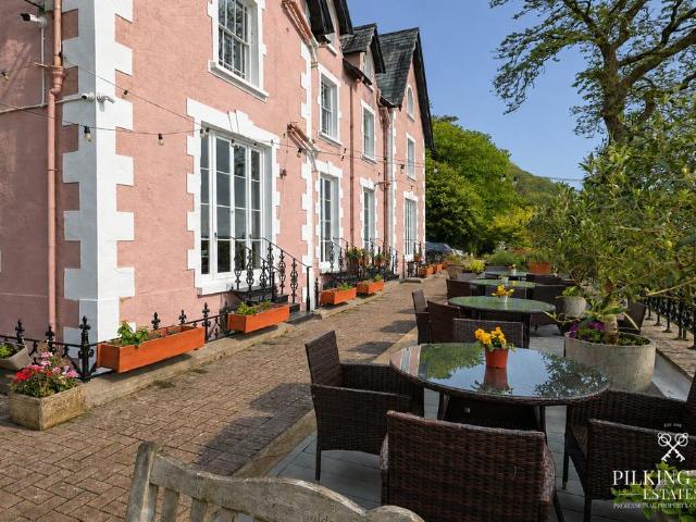 8 bedroom detached house for sale