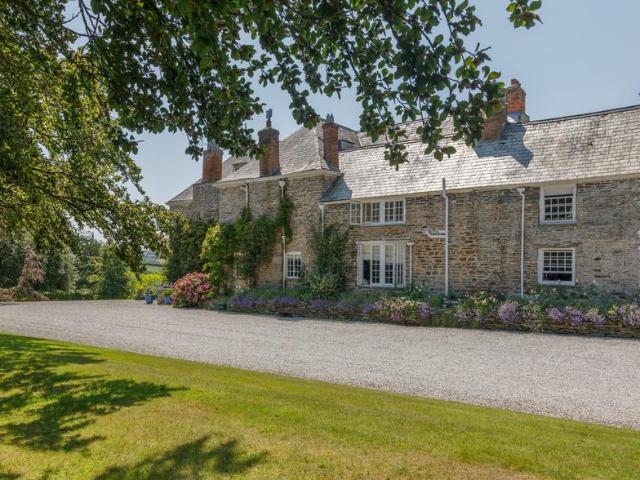8 bedroom detached house for sale