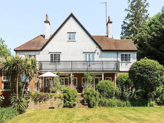 8 bedroom detached house for sale