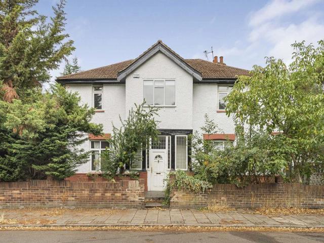 8 bedroom detached house for sale