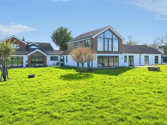 8 bedroom detached house for sale