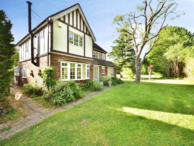 8 bedroom detached house for sale