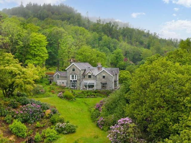 8 bedroom detached house for sale