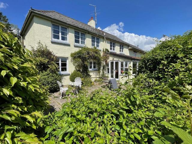 8 bedroom detached house for sale