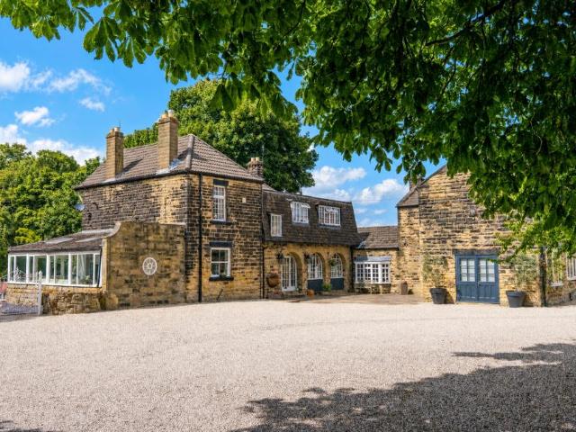 8 bedroom detached house for sale