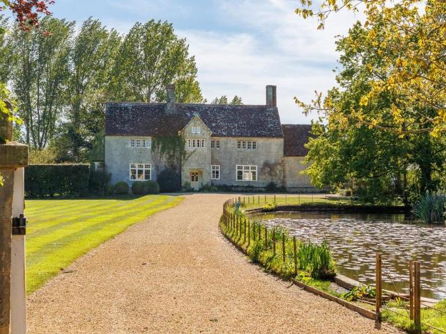 8 bedroom detached house for sale