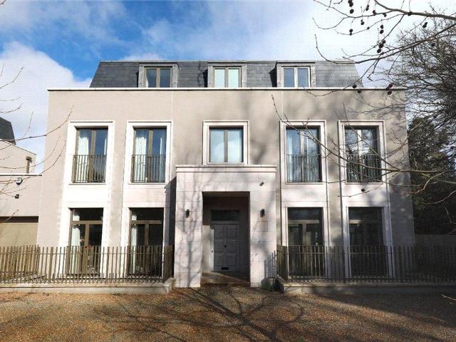 8 bedroom detached house for sale