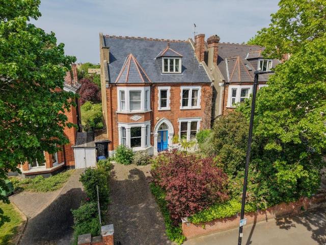 8 bedroom detached house for sale