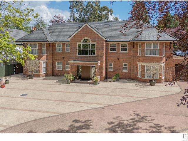 8 bedroom detached house for sale
