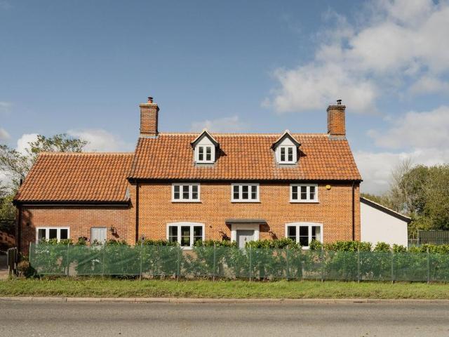 8 bedroom detached house for sale