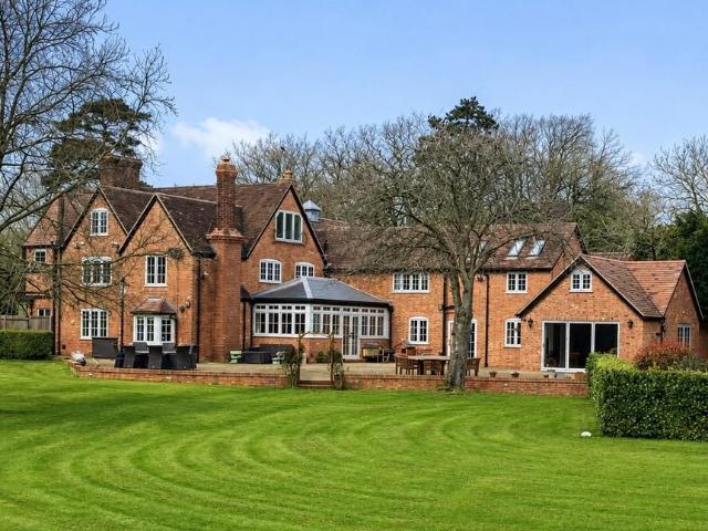 8 bedroom detached house for sale