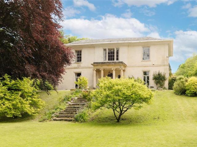 8 bedroom detached house for sale