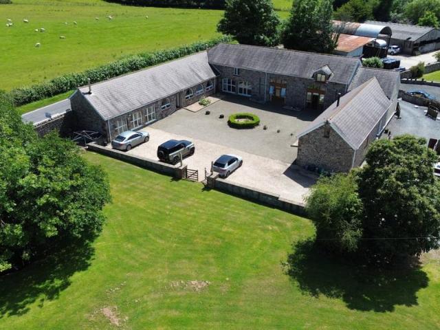 8 bedroom detached house for sale