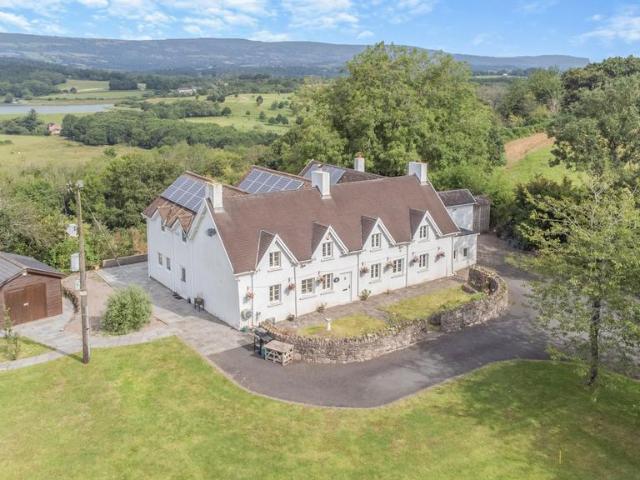 8 bedroom detached house for sale