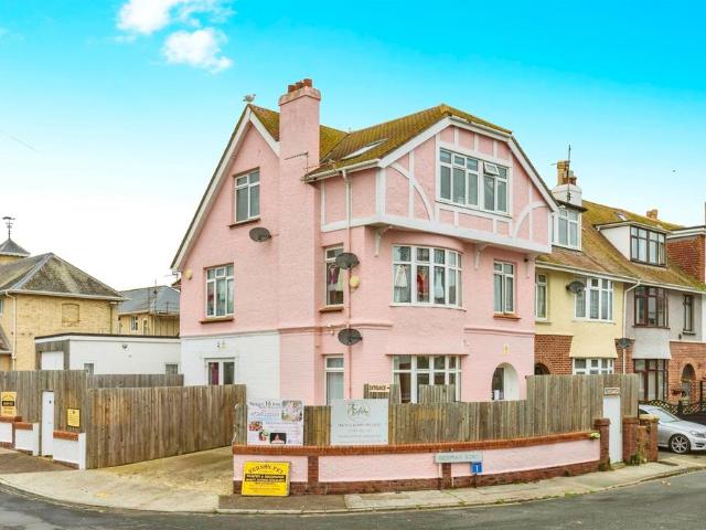 8 bedroom detached house for sale