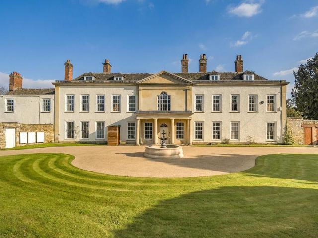 8 bedroom detached house for sale