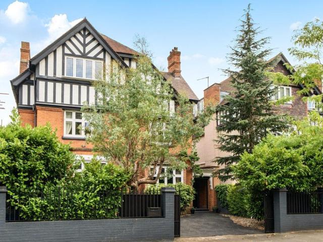 8 bedroom detached house for sale
