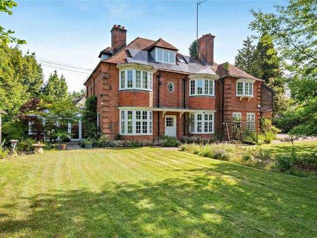 8 bedroom detached house for sale