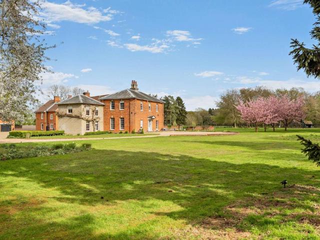 8 bedroom detached house for sale