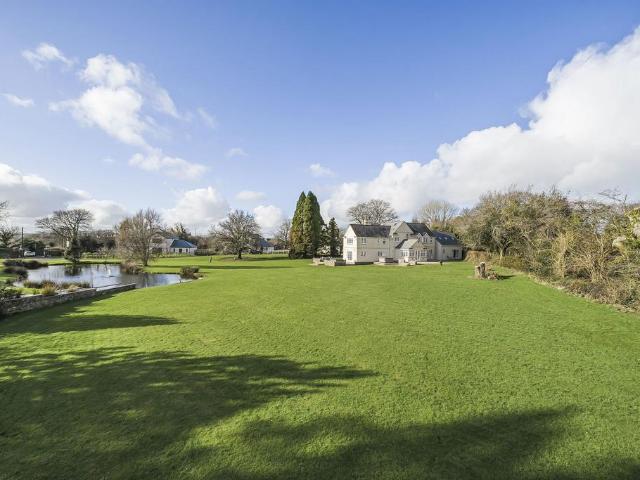 8 bedroom detached house for sale