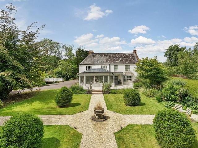 8 bedroom detached house for sale