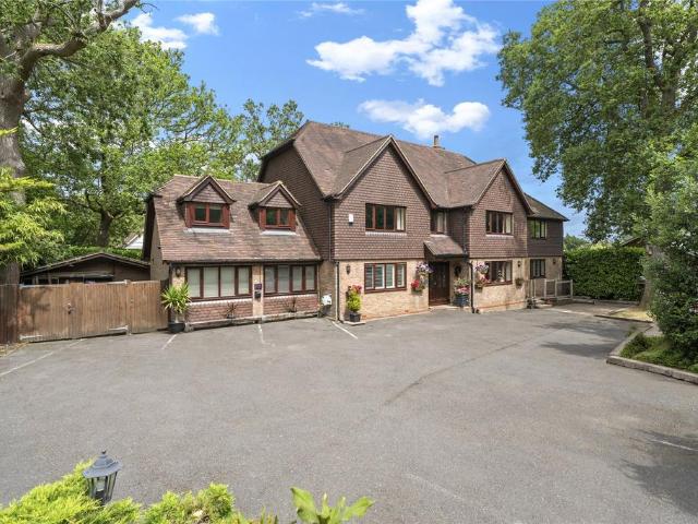 8 bedroom detached house for sale