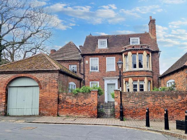 8 bedroom detached house for sale