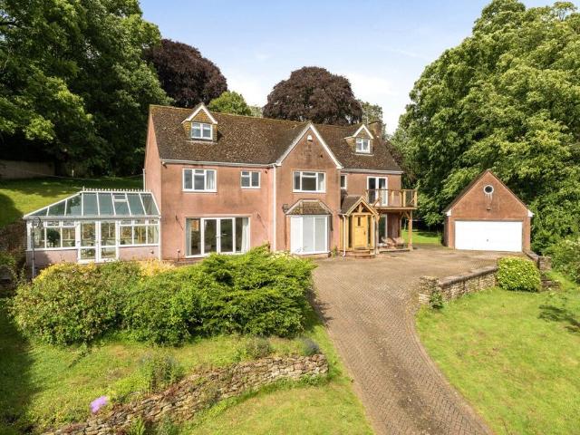 8 bedroom detached house for sale