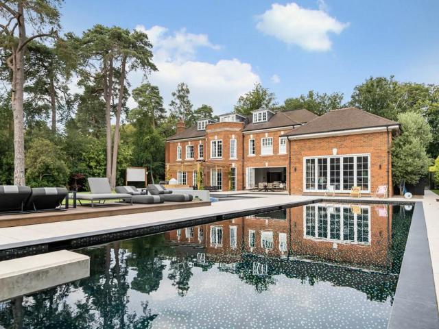 8 bedroom detached house for sale
