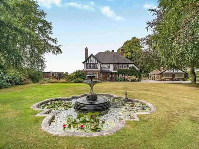 8 bedroom detached house for sale