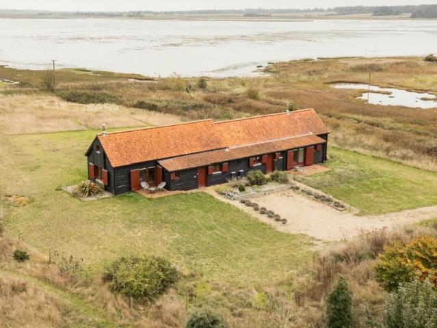 8 bedroom detached house for sale