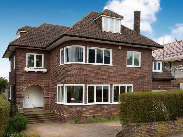 8 bedroom detached house for sale
