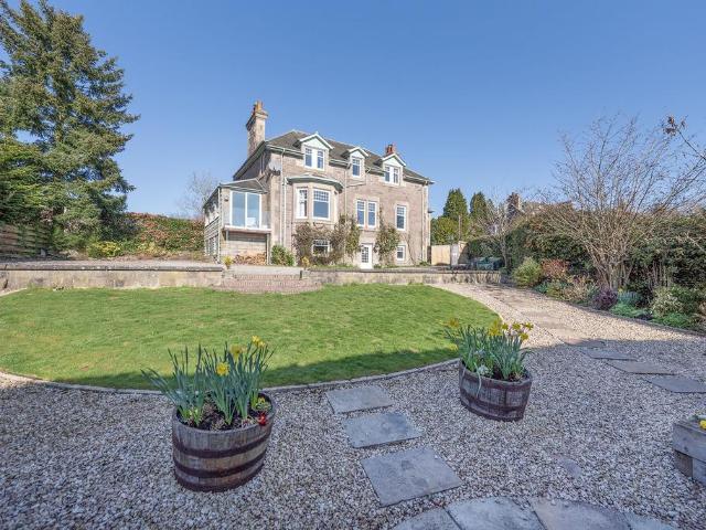 8 bedroom detached house for sale