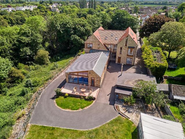 8 bedroom detached house for sale