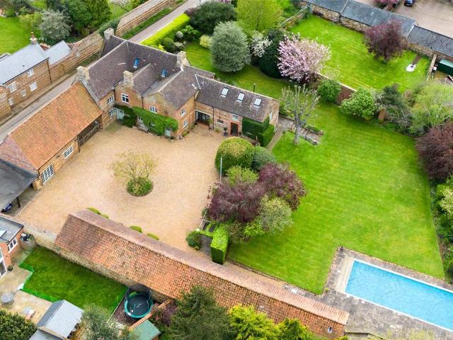 8 bedroom detached house for sale